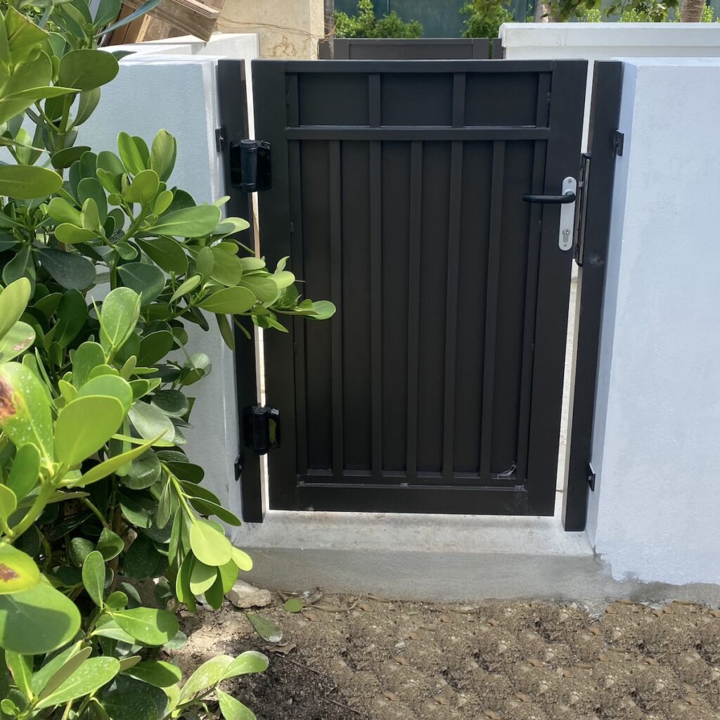 Aluminum Gates - Symphony's Aluminum & Vinyl Products Co. Ltd.
